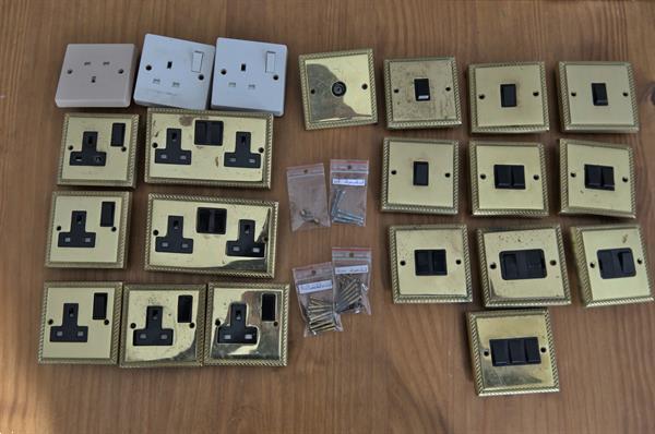 Caravan Engelse Stopcontacten en Lichtschakelaars Kopen | Kampeertoebehoren