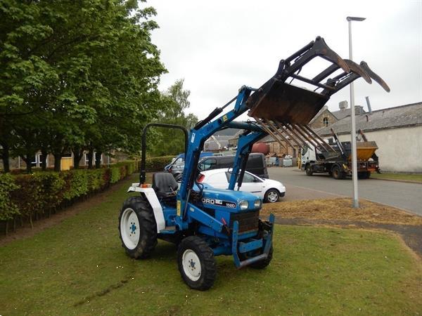 Ford I-vf52O HST Tractor Gevraagd | Tractoren