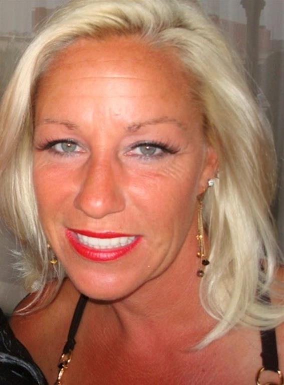 Dame Zoekt Gezelligheid | Vrouw Zoekt Man