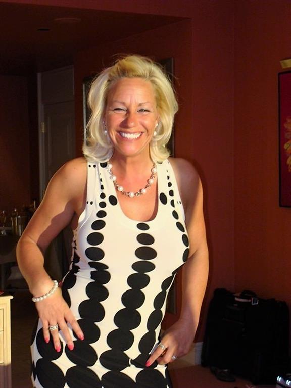 Dame Zoekt Gezelligheid | Vrouw Zoekt Man